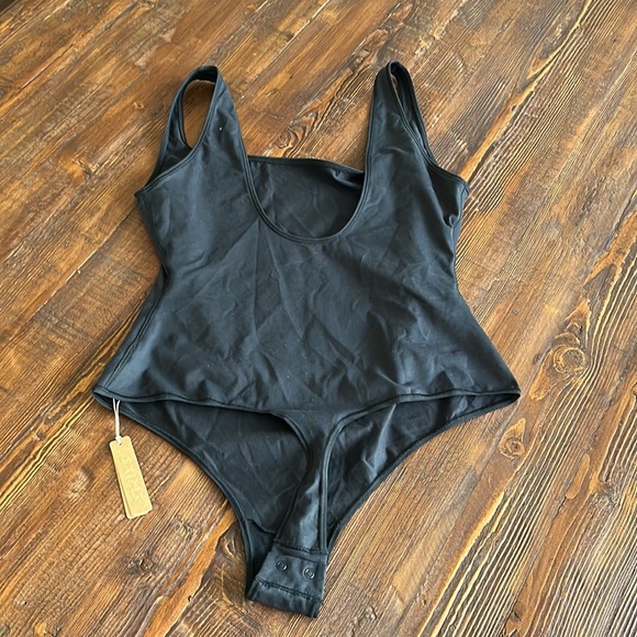 SKIMS | Tops | Skims Body Basics Square Neck Bodysuit Nwt | Poshmark